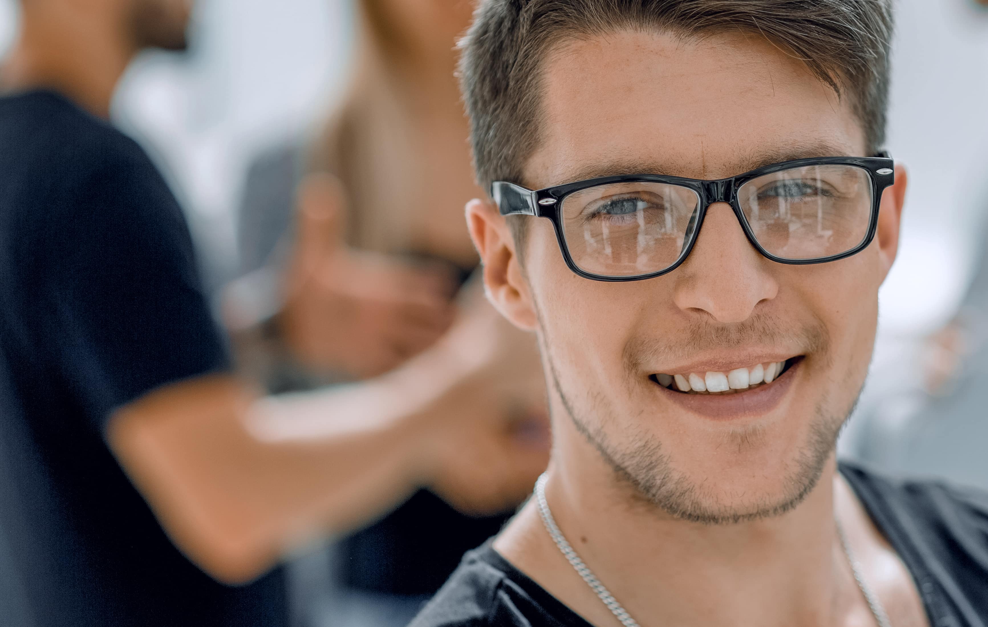 Lens.com Review: Expert Opinions and User Feedback