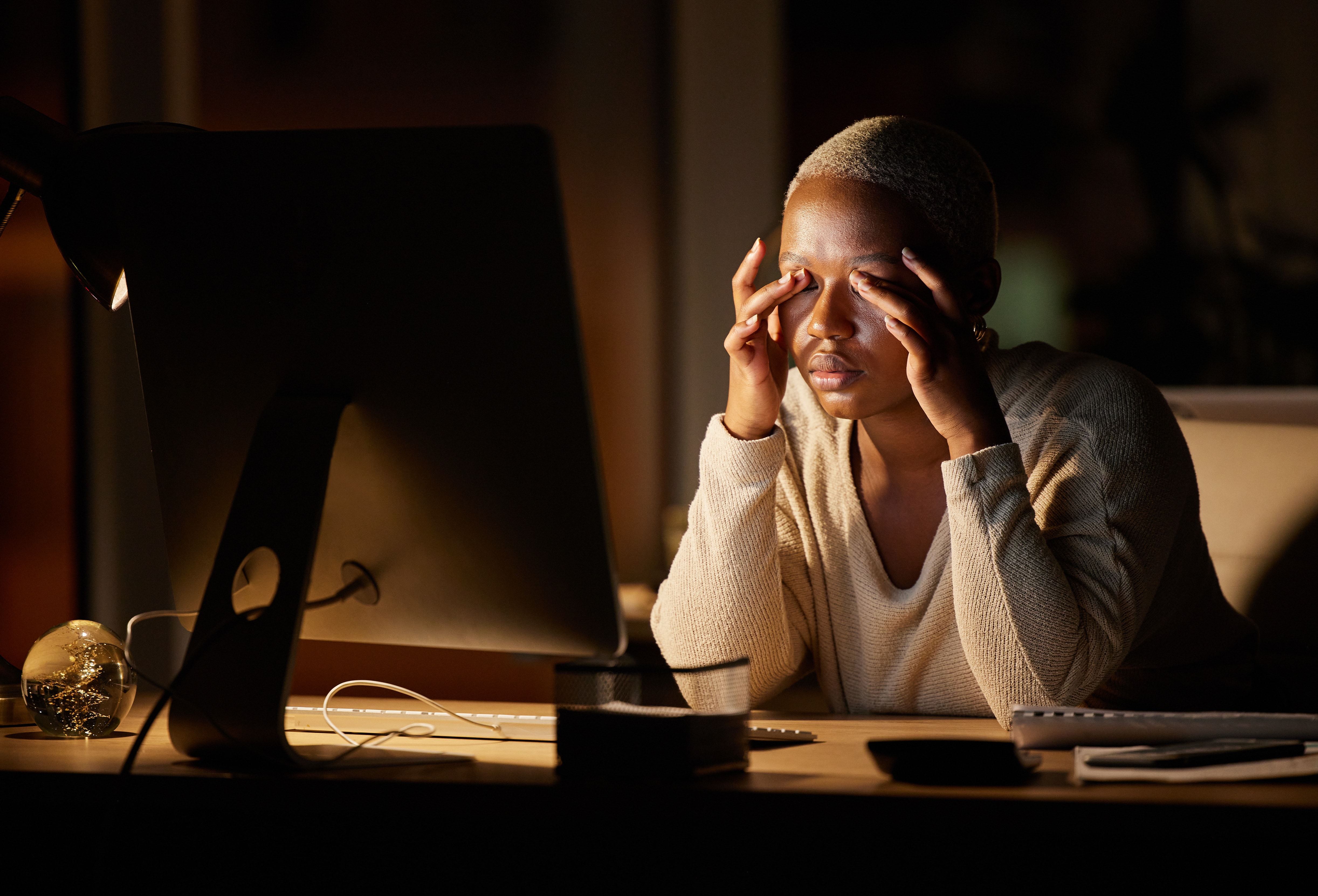 Photophobia (Light Sensitivity): Causes, Symptoms & Treatment